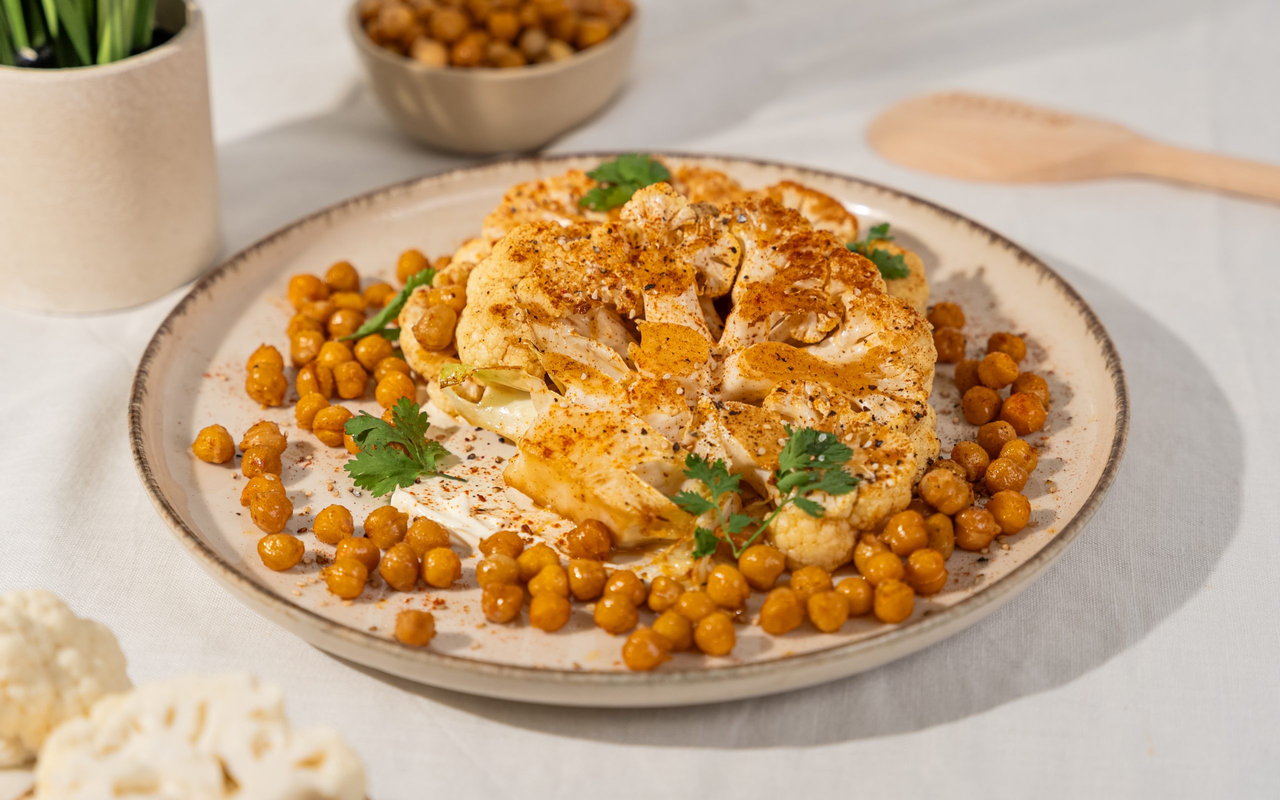 Chou-fleur rôti et pois chiches grillés - Une recette d'aucy